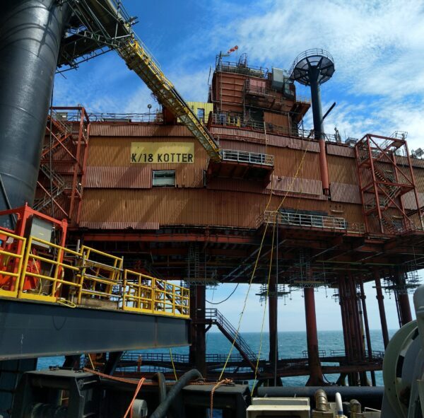 Decom of Kotter and Logger oil platforms. - Offshore Media